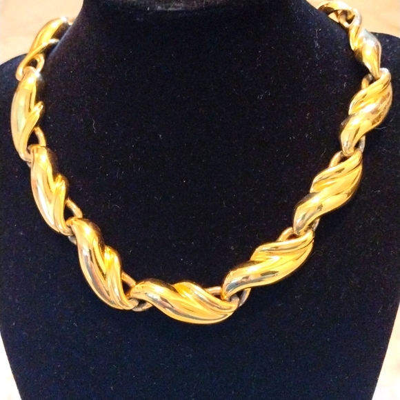 Anne Klein | Jewelry | Anne Klein Linked Faux Gold Swoosh Design ...